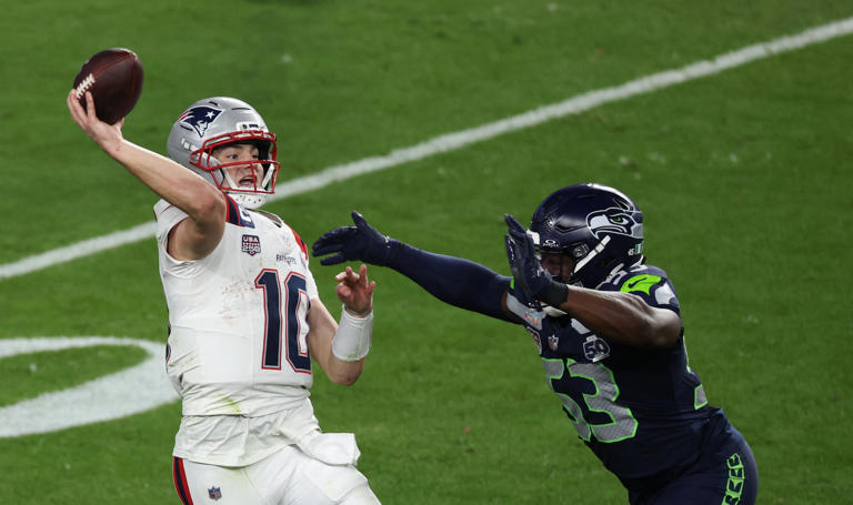 Patriots QB Drake Maye holds back tears after 2026 Super Bowl loss