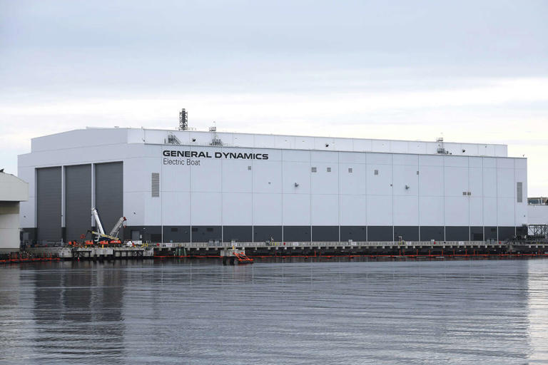 Report: CT-based submarine manufacturer Electric Boat plans to hire ...