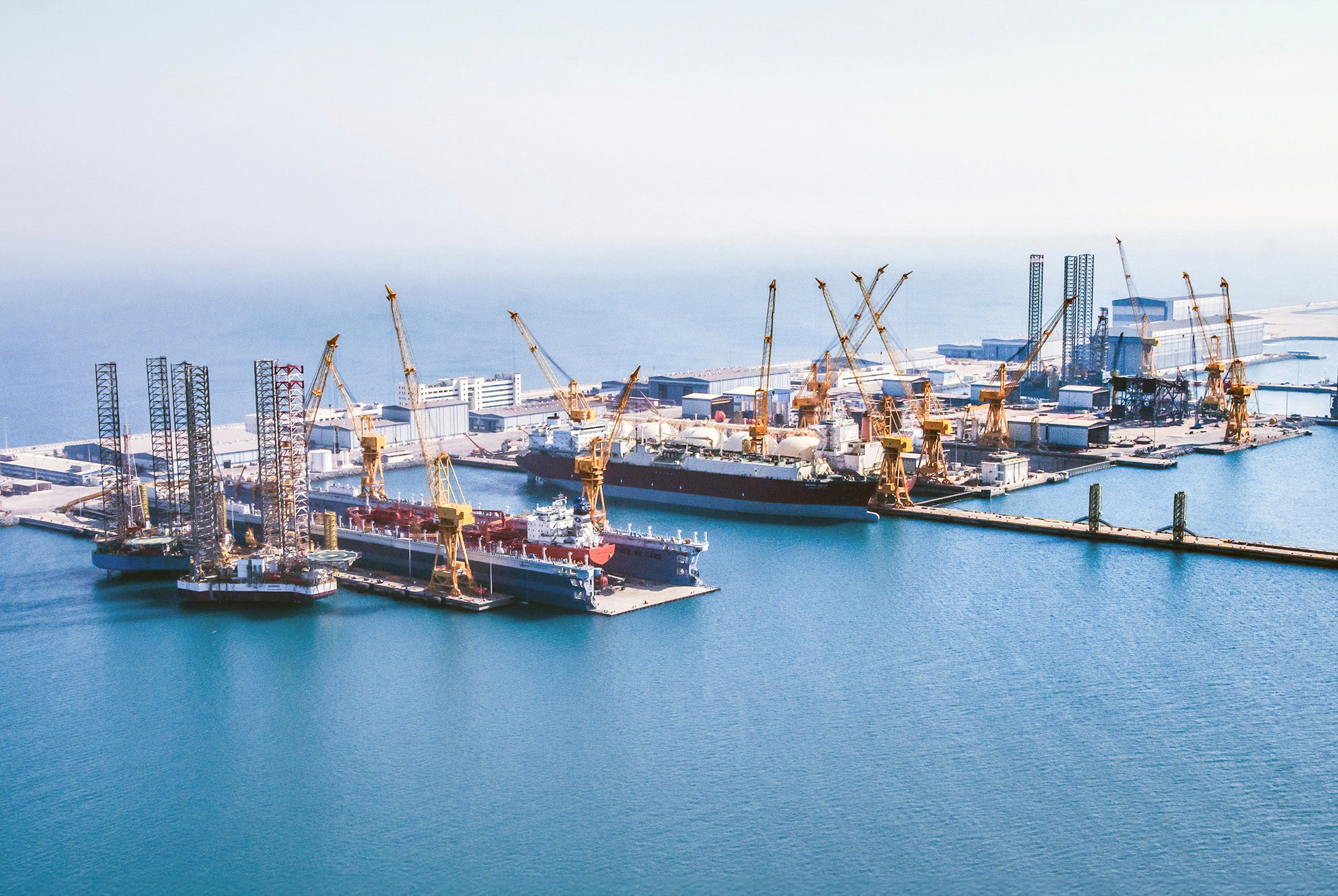 Qatar LNG carrier boom spurs South Korea-China shipbuilding competition
