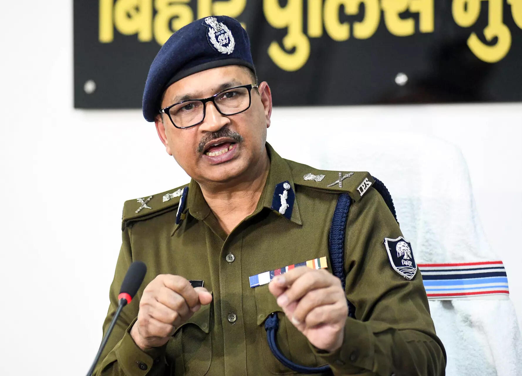 Police HQ bans reels, mobile use on duty