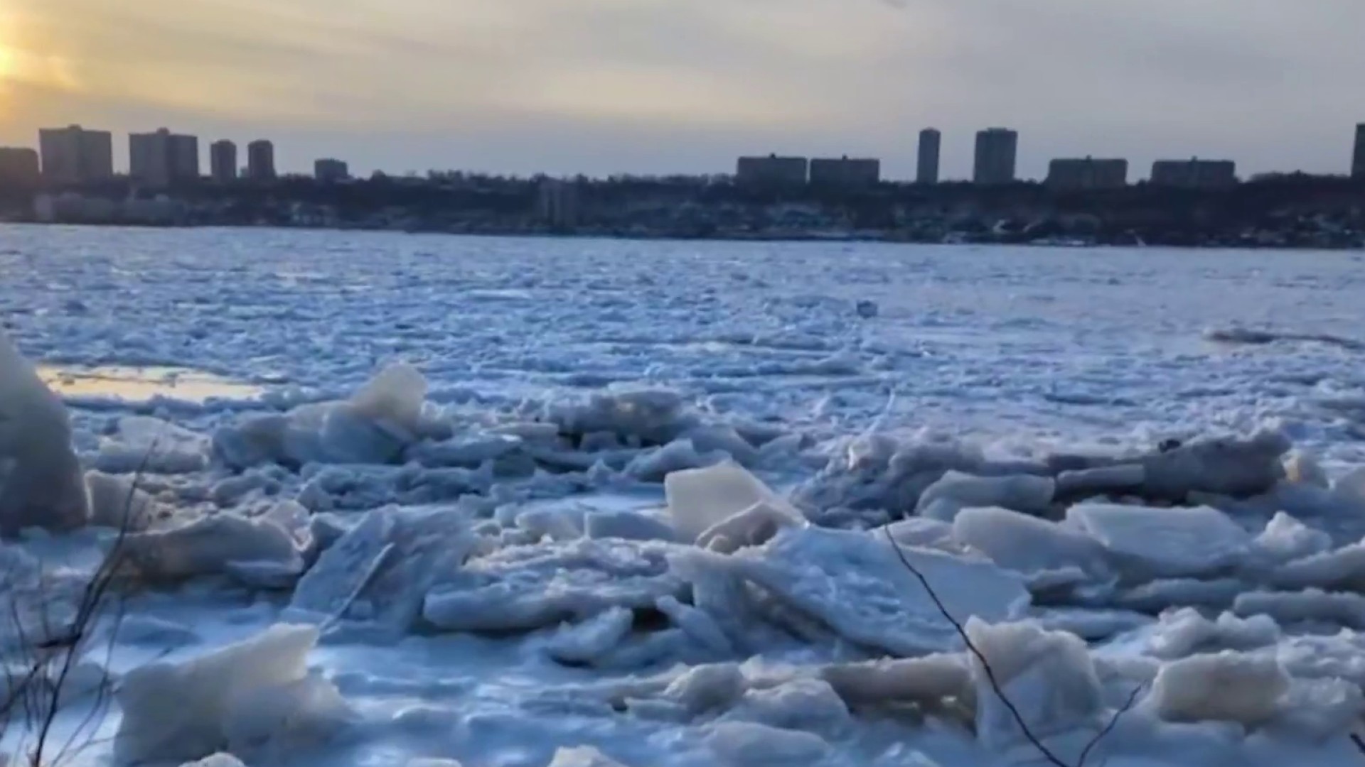 Deep freeze chills Great Lakes, New York City