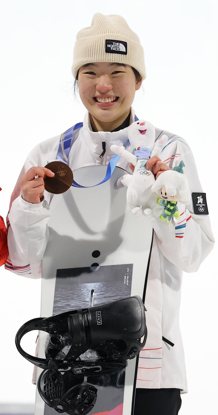 Yu Seung-eun wins bronze in women's big air