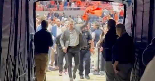Alabama trolls Auburn by putting t-shirt thrown at Nate Oats up for auction