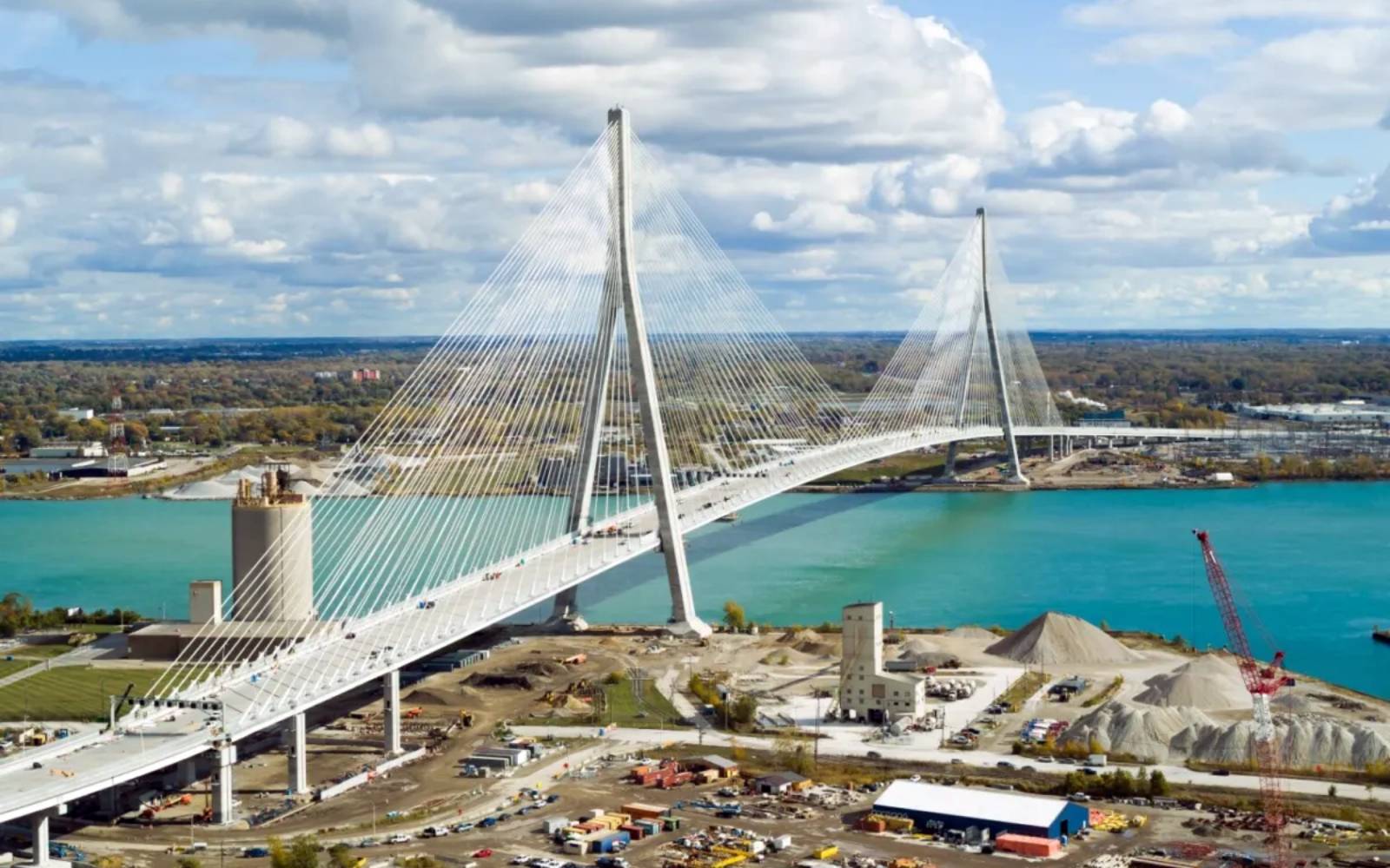 Trump threatens to stop opening of Canada-US bridge