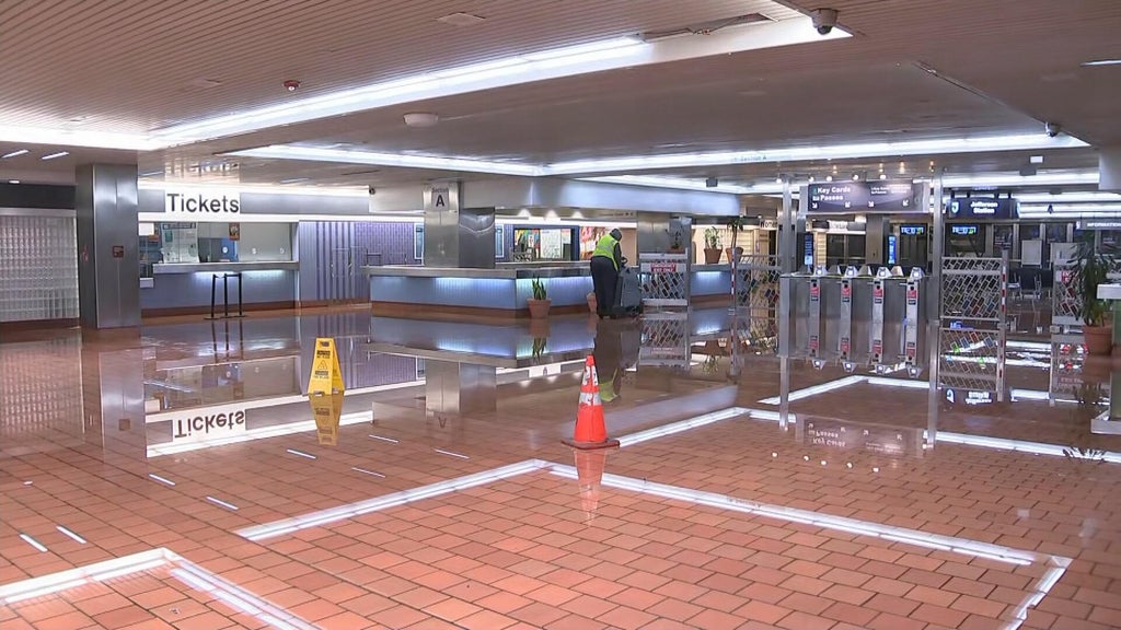 Jefferson Station cleared after water main break disrupts Philadelphia ...