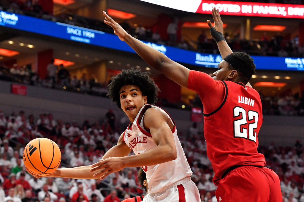 Louisville's Brown has record-setting game, passing Flagg's ACC mark ...
