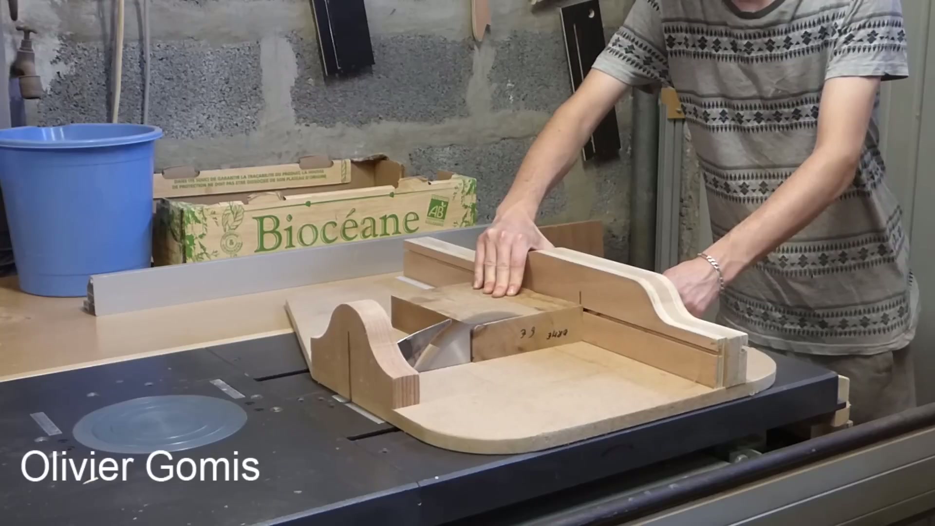 Crafting an exquisite bowl from elm wood