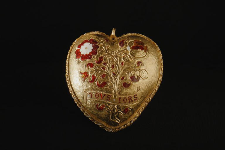 Rare Henry VIII Tudor pendant unearthed in Warwickshire field to go on ...