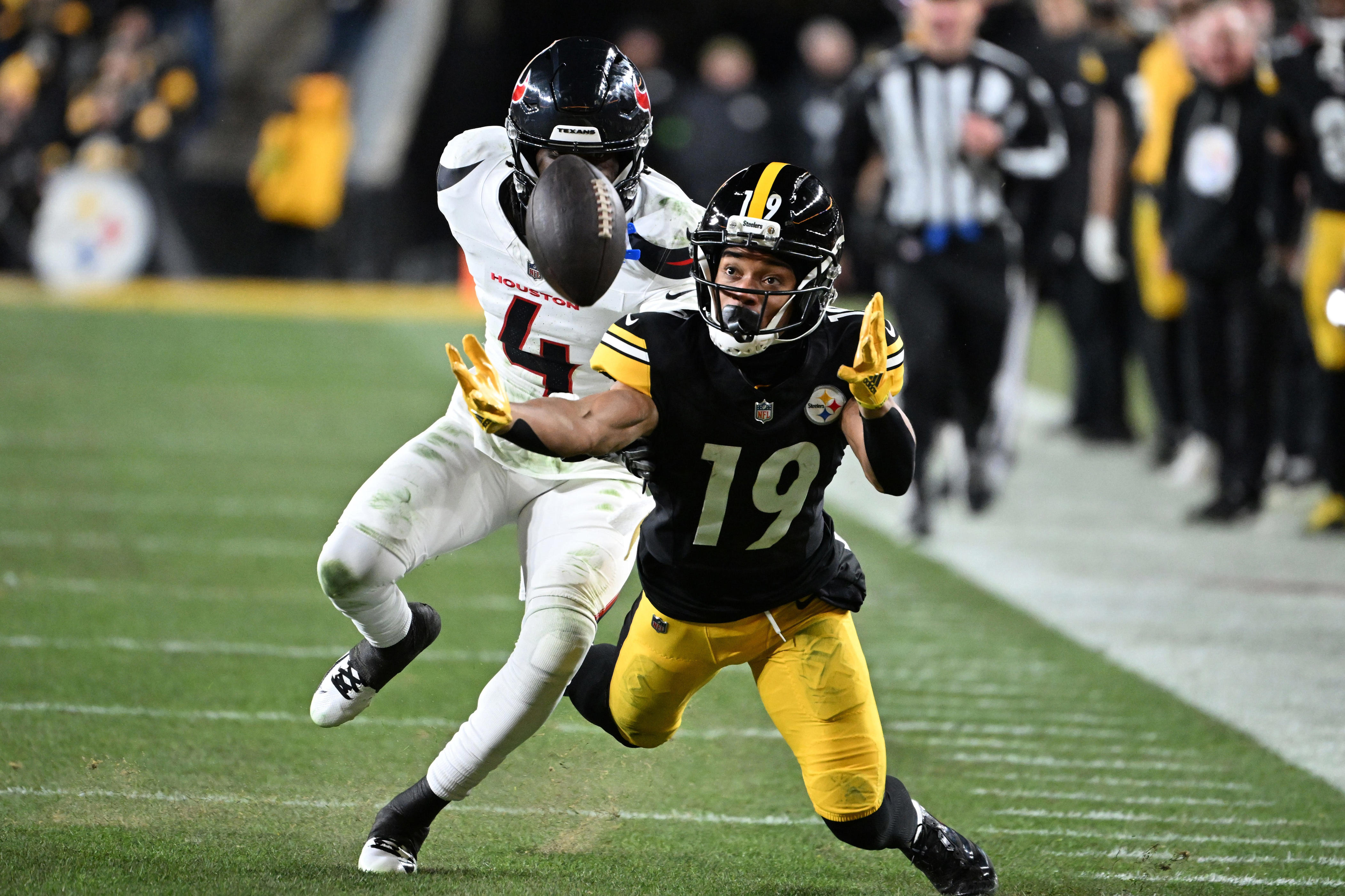 Steelers WR Calvin Austin III signs with New York Giants