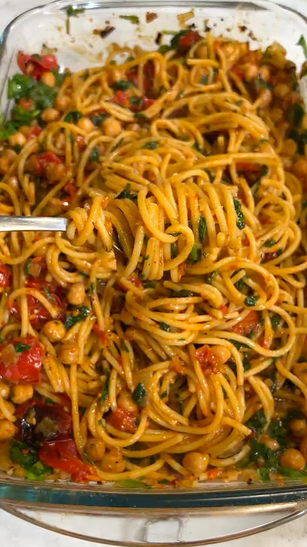 Simple vegan pasta with roasted tomatoes and chickpeas