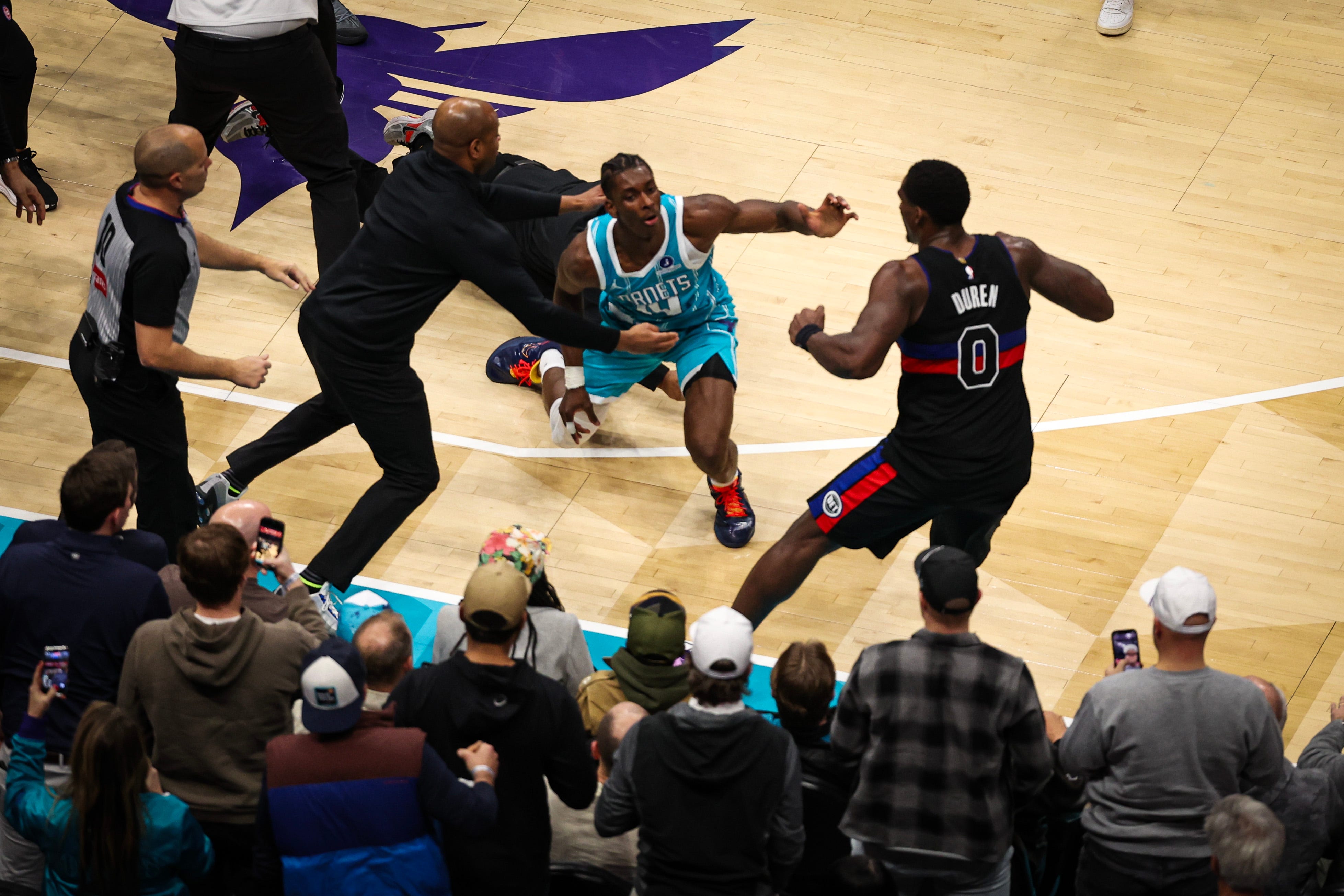 Pistons fight vs Hornets: Jalen Duren, Isaiah Stewart ejected