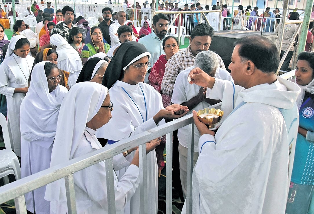 Thousands visit shrine on day 1 of Mary Matha festival in Vijayawada