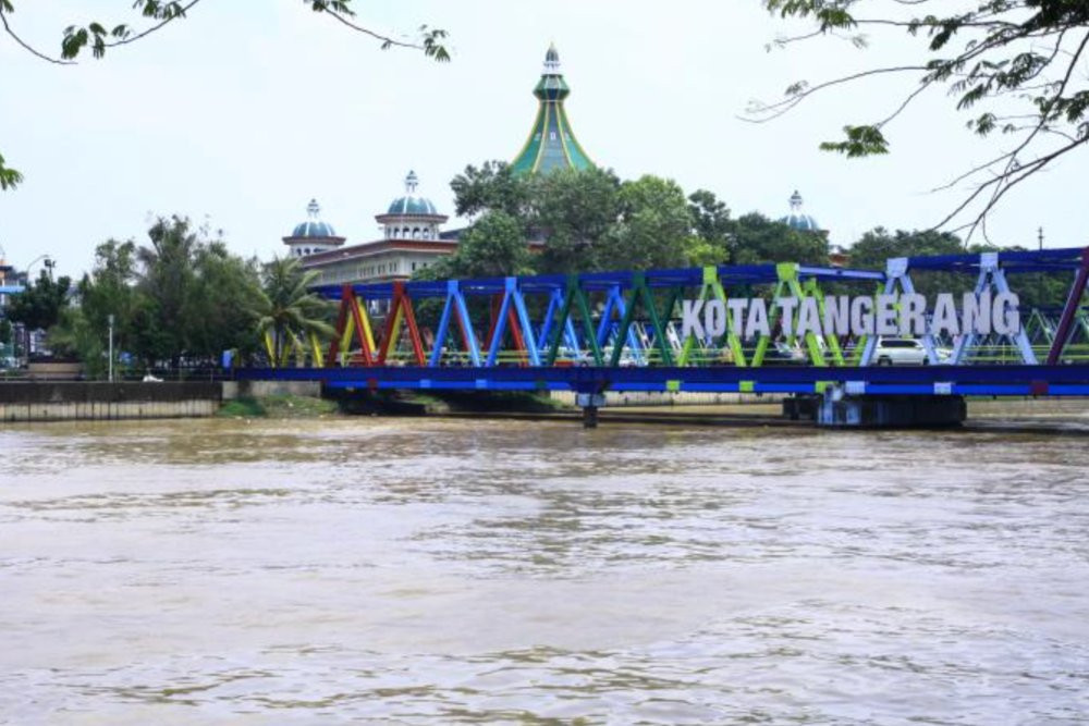 Cairan kimia bikin Sungai Cisadane tercemar, operasional Aetra ...