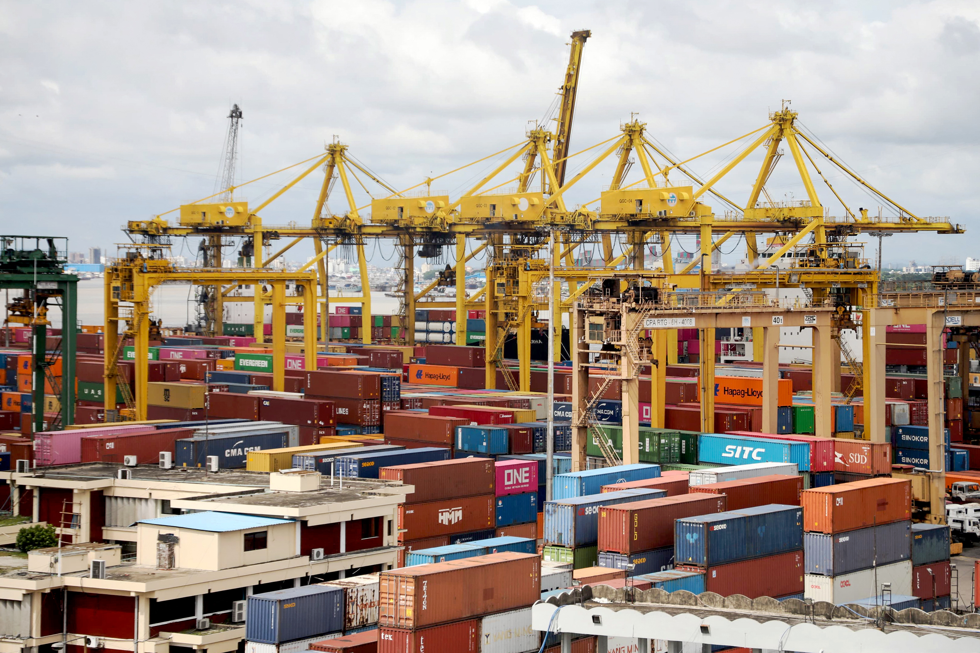 Chattogram port reopens, but labor threat looms over DP World lease talks