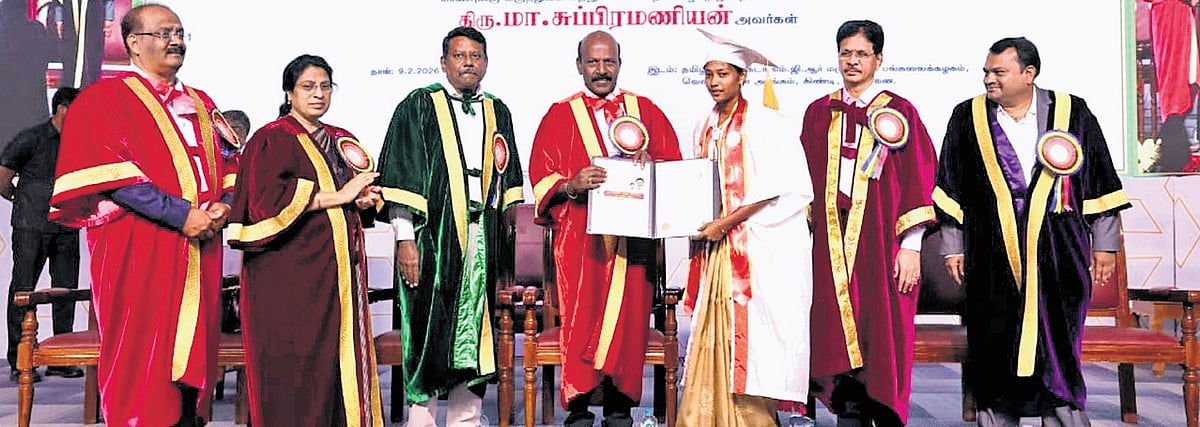 Health minister awards degrees to 1,100 nursing graduates of MGR ...