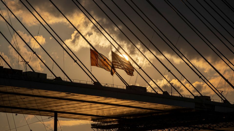 Trump threatens to block opening of new US-Canada bridge