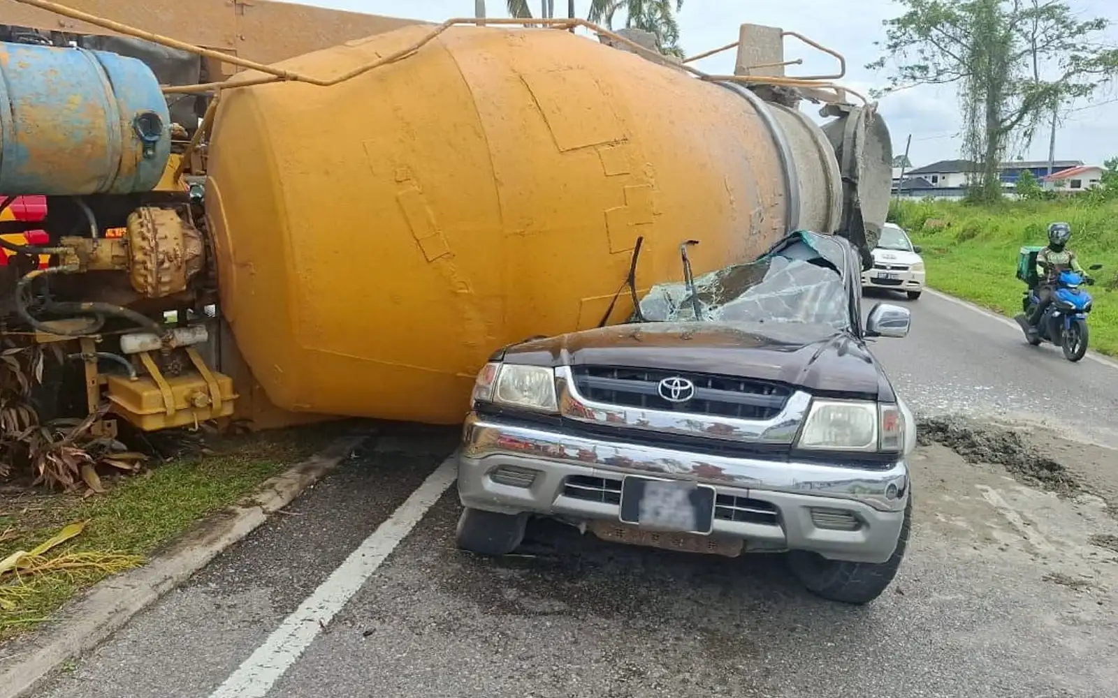 Man killed after vehicle crushed by cement lorry in Sibu, Sarawak
