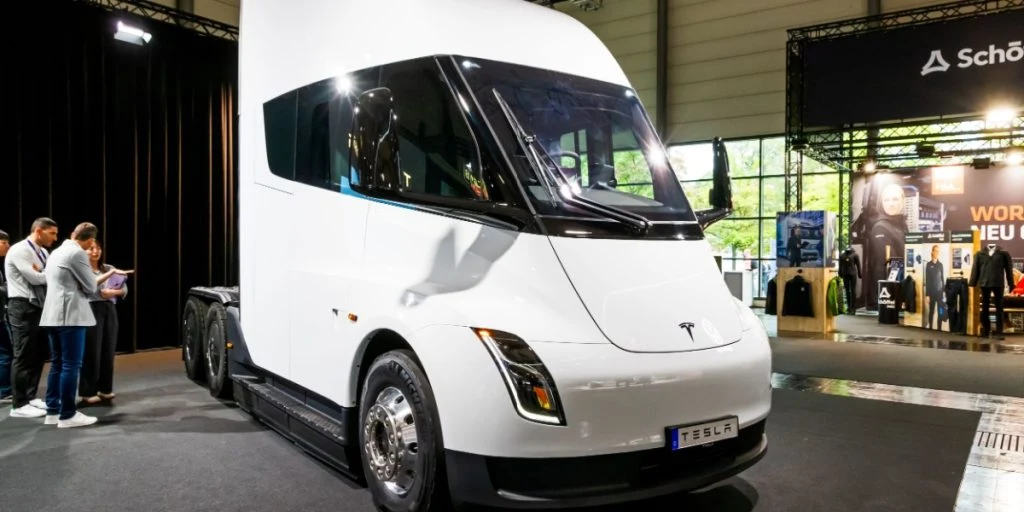 Tesla starter masseproduktion af elektriske lastbiler med fokus på ...