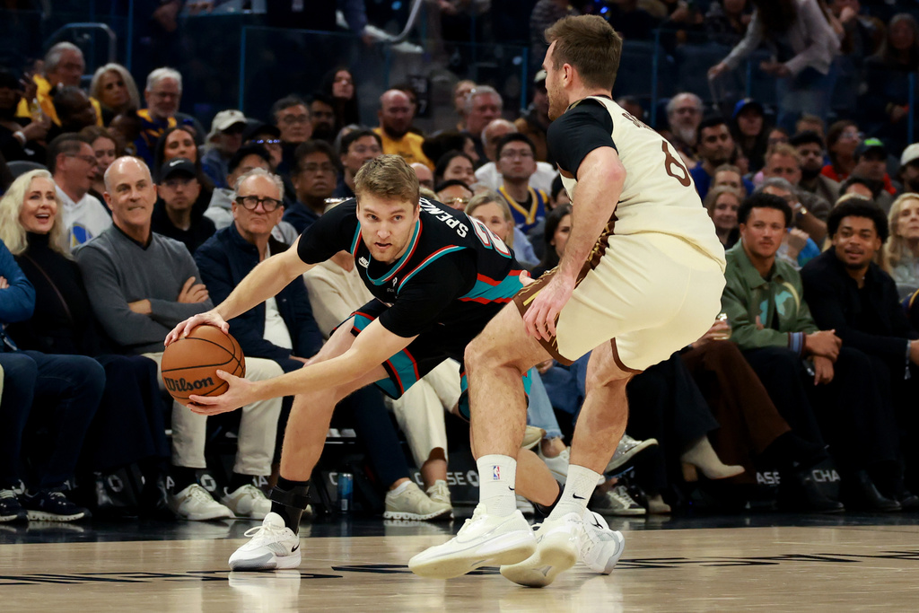 Gui Santos makes go-ahead layup late, scores 16 as Warriors rally to ...