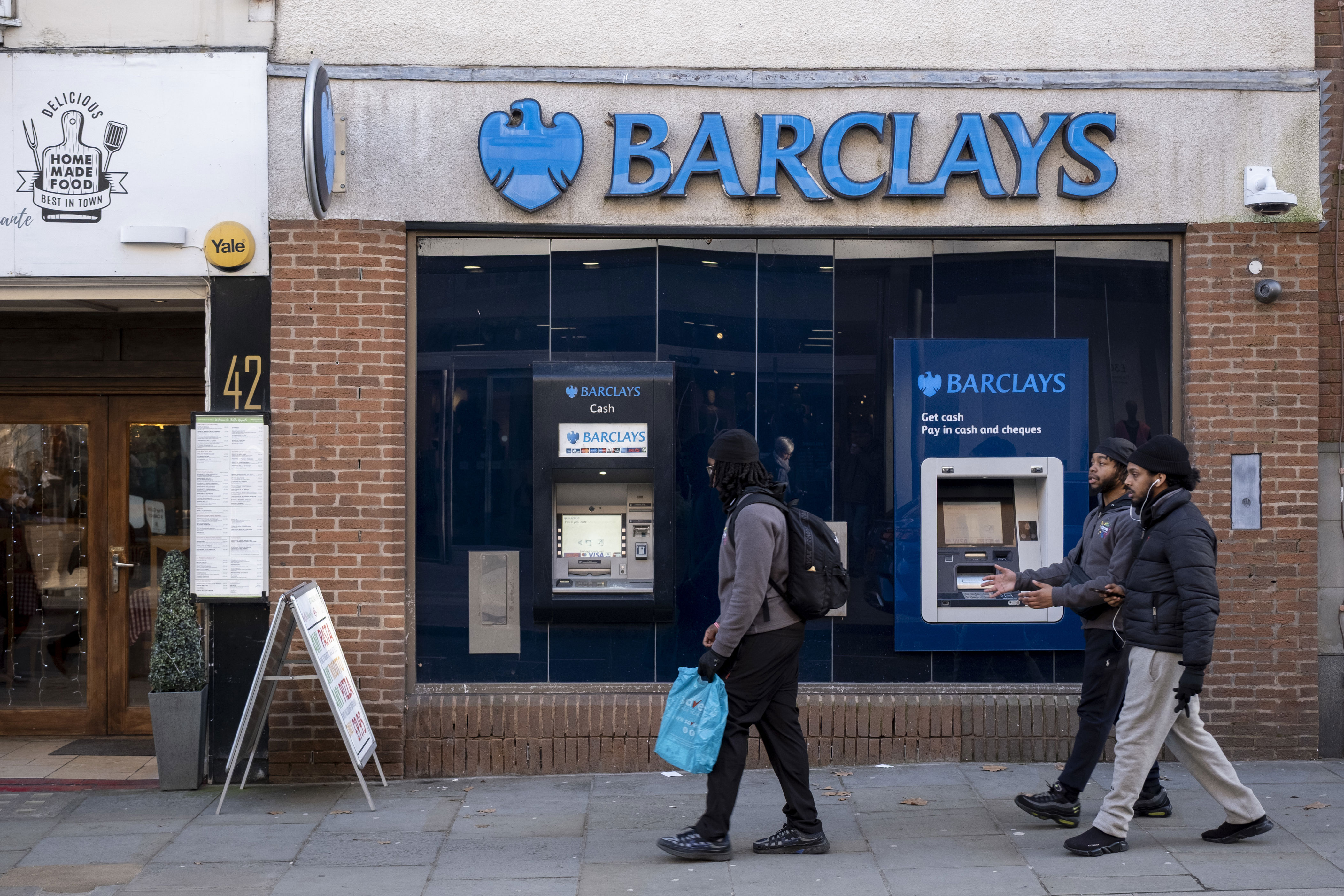 Barclays beats profit estimates and unveils plans to return £15bn to ...