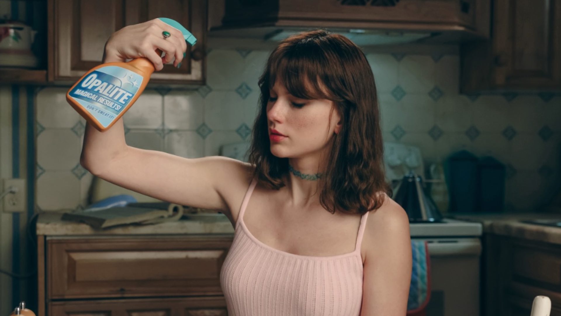 With this brown hair color, Taylor Swift has made one of the most ...