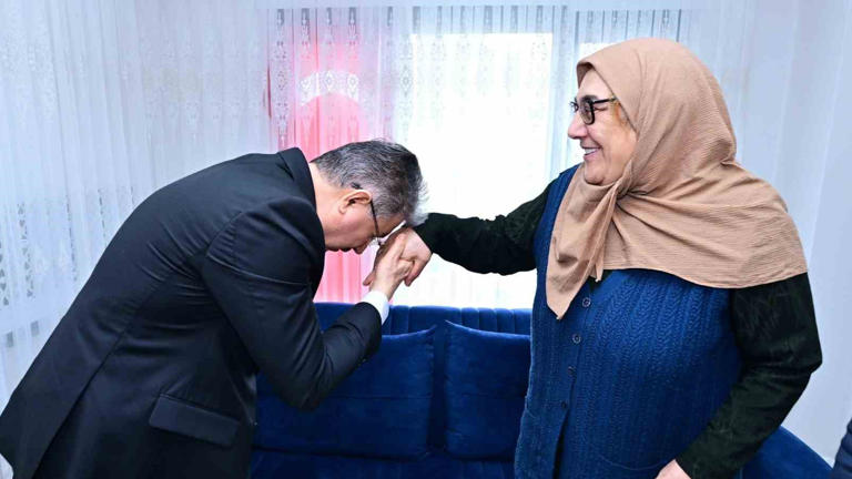 Vali Dr. Erdinç Yılmaz şehit ailesine taziye ziyaretinde bulundu