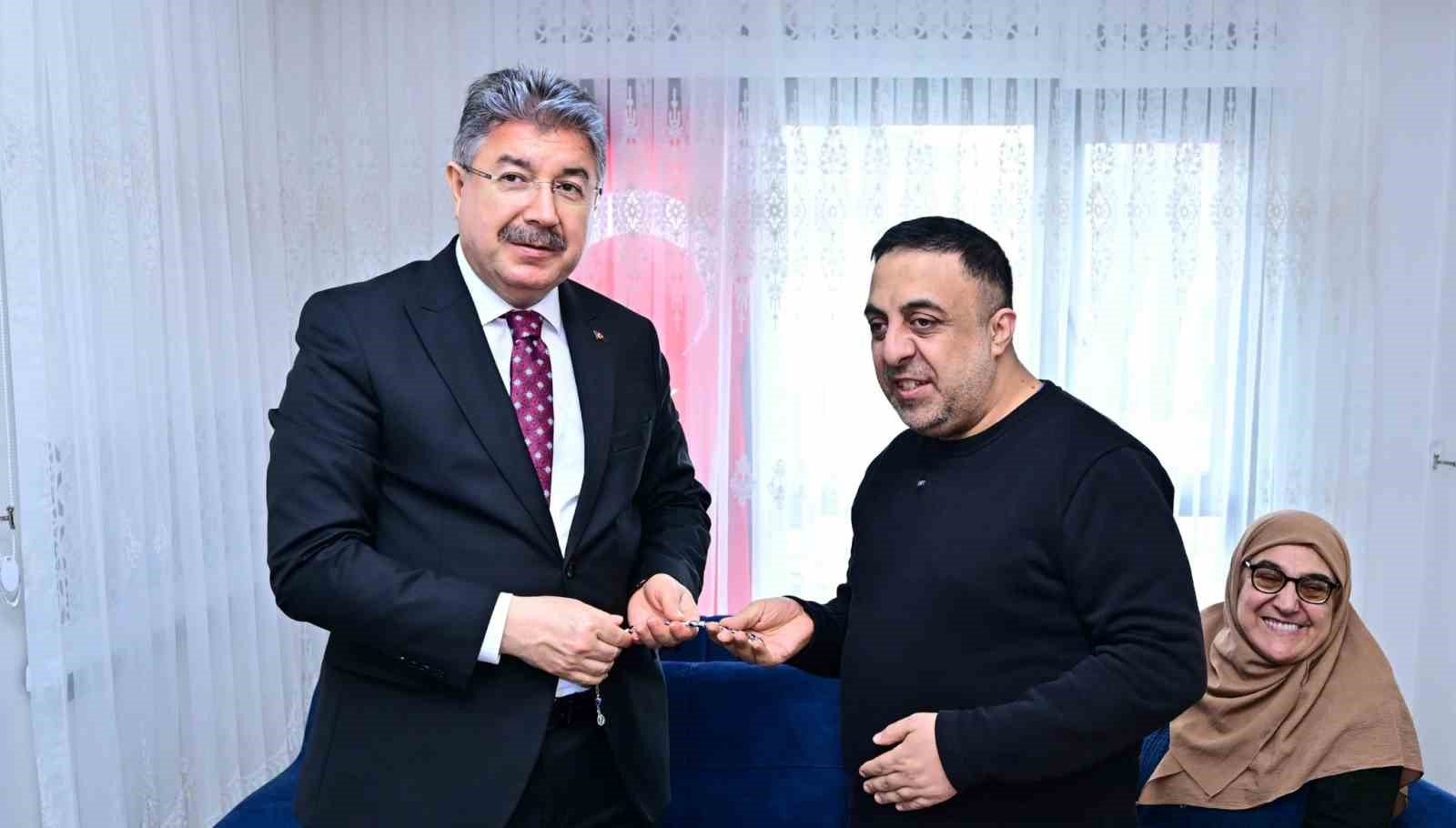 Vali Dr. Erdinç Yılmaz şehit ailesine taziye ziyaretinde bulundu