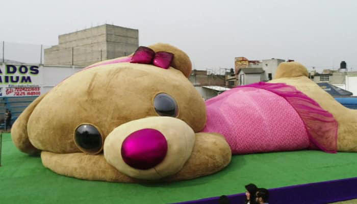 Meet the world’s biggest teddy bear: Taller than buildings, heavier ...