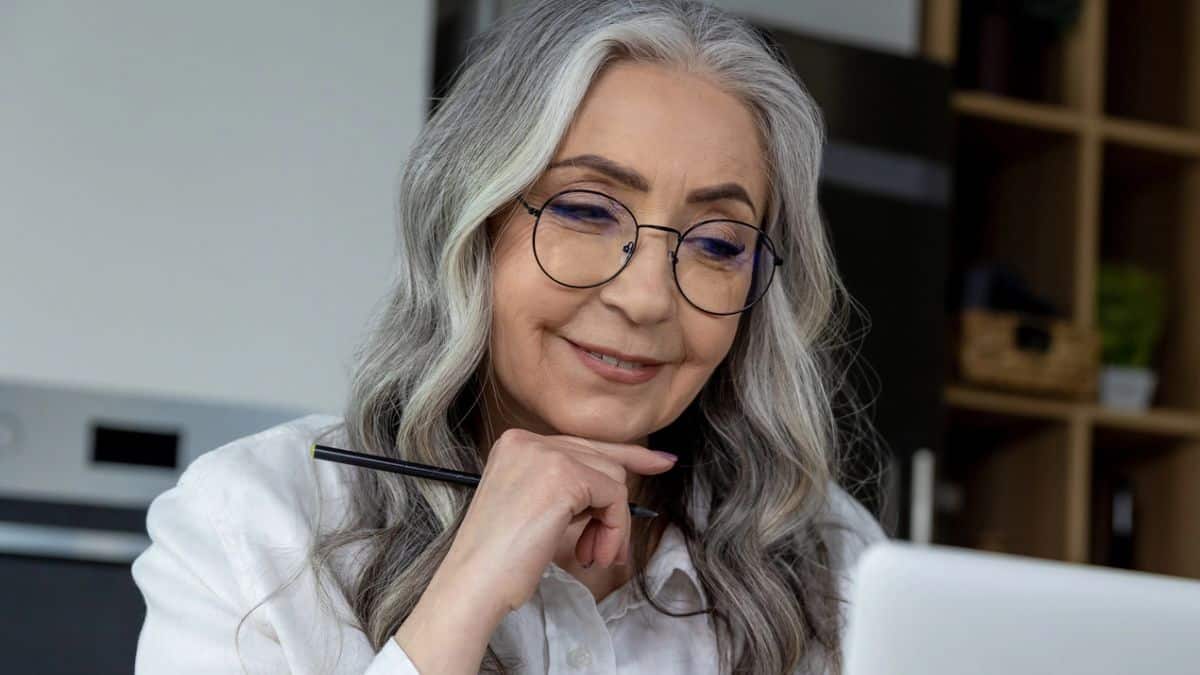 15 flexible jobs seniors love for extra income
