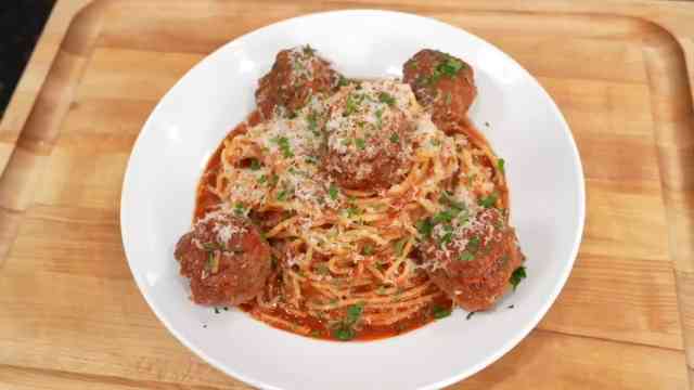 Quick homemade spaghetti and meatballs step by step