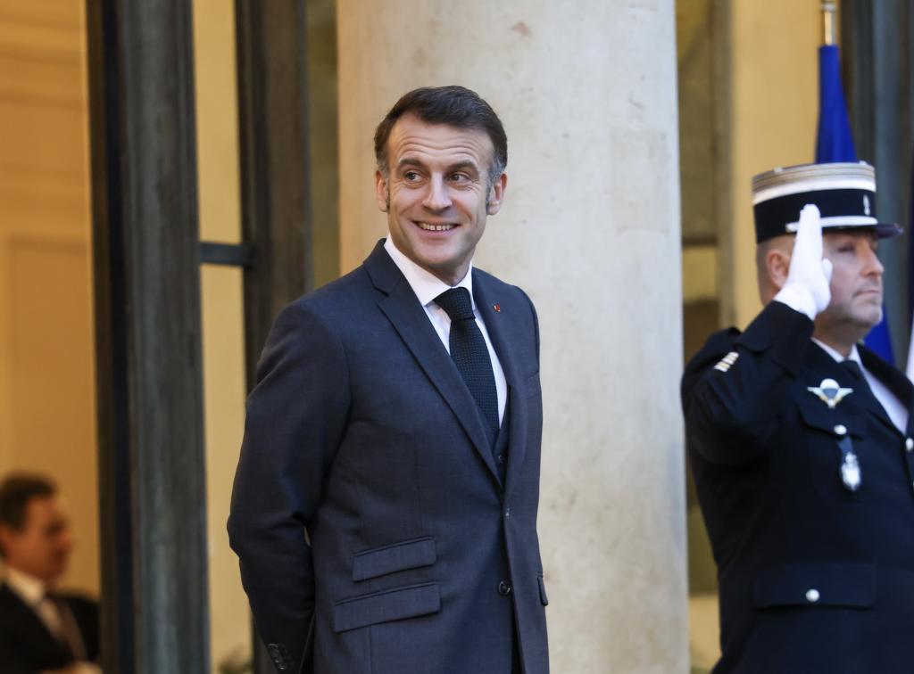 Emmanuel Macron : révélations sur sa passion pour les commérages selon ...