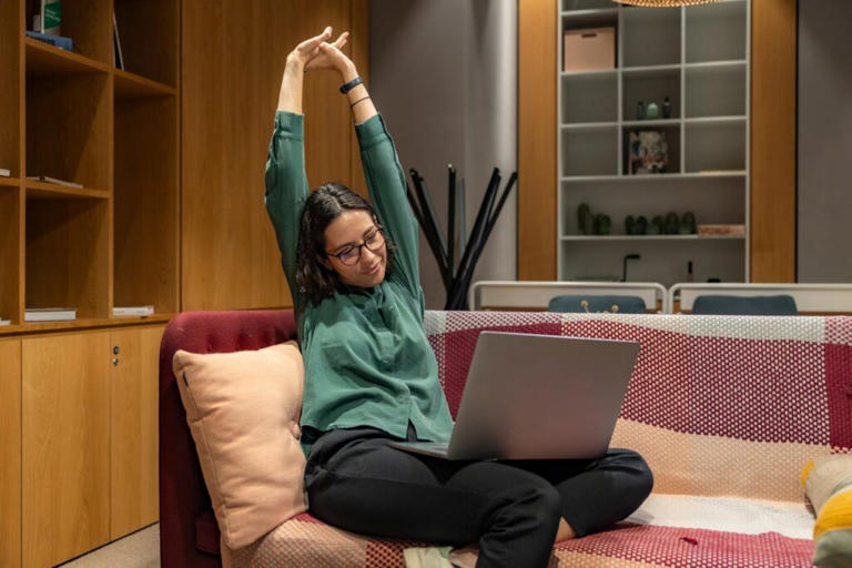 Orthopedists recommend these 4 chair stretches for desk workers