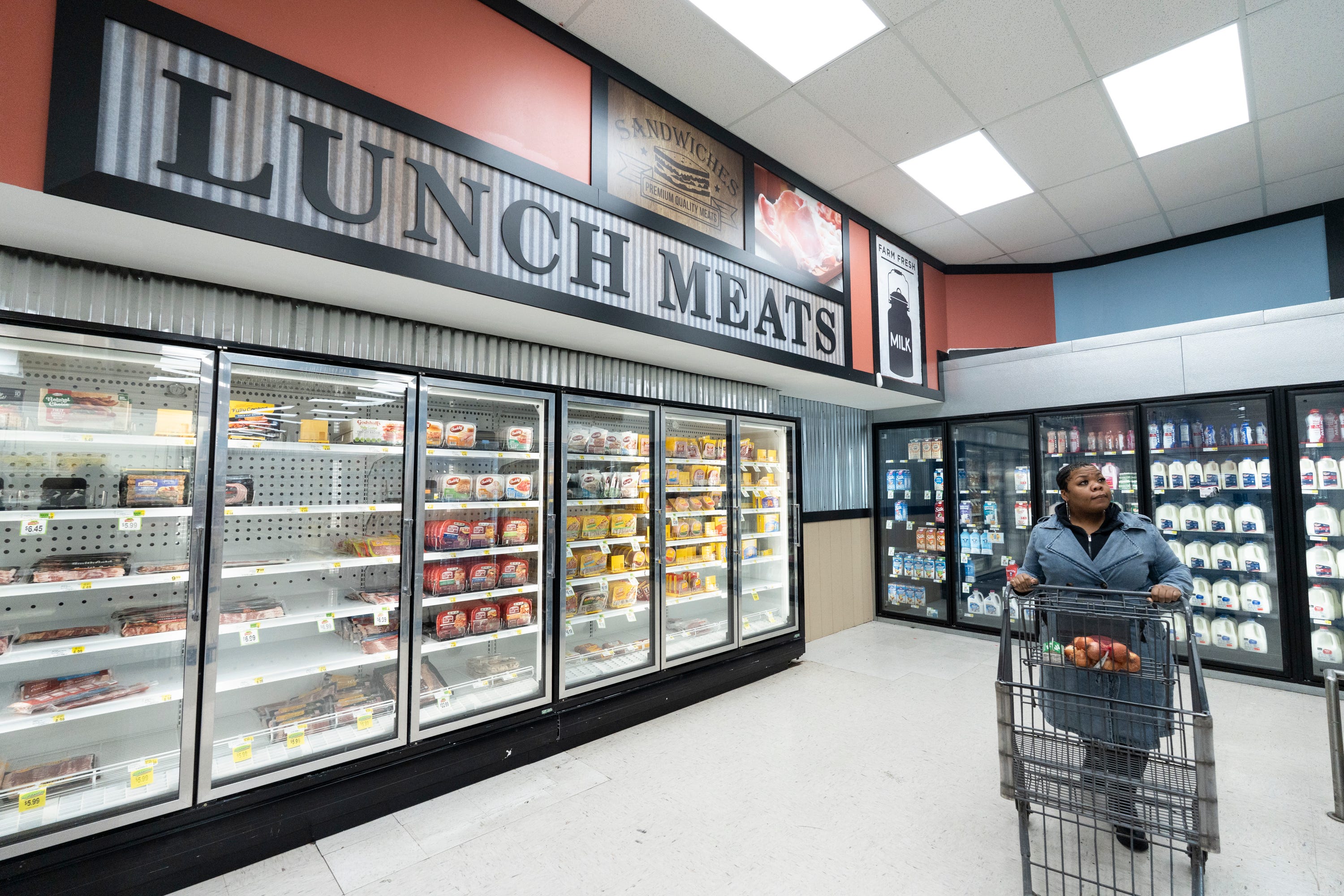 Midwest grocery prices tick up as egg prices fall nationally, report says