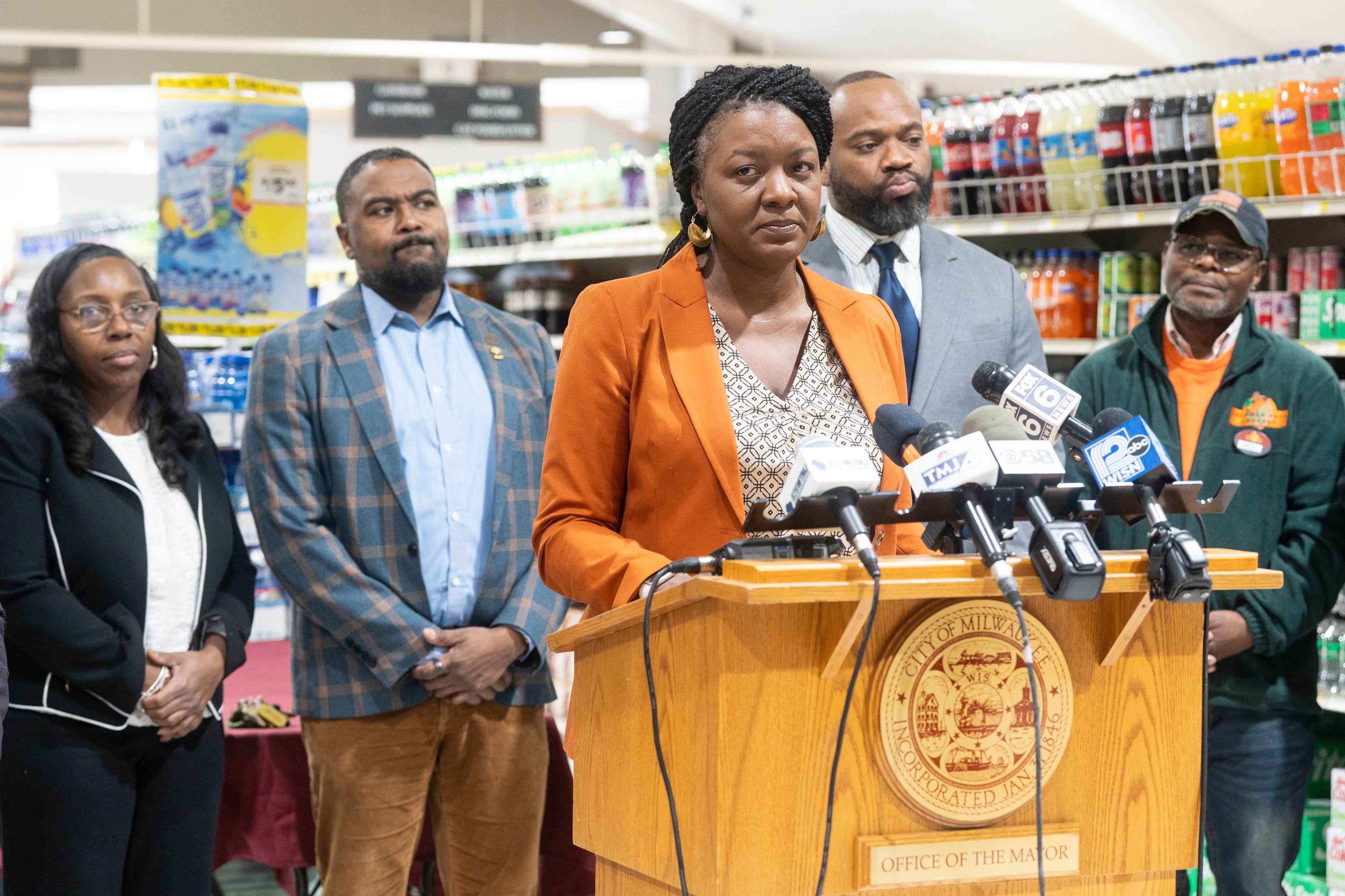 Milwaukee alders introduce resolution declaring food apartheid a public ...