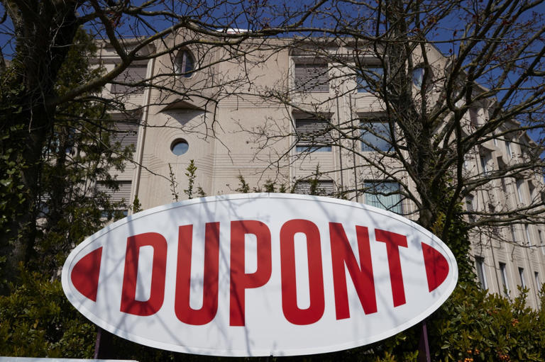 DuPont plans reverse stock split, backs guidance
