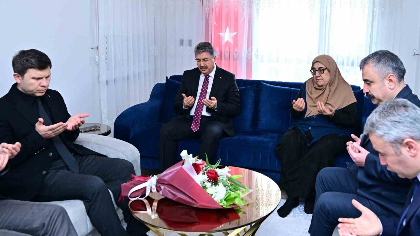 Vali Dr. Erdinç Yılmaz şehit ailesine taziye ziyaretinde bulundu