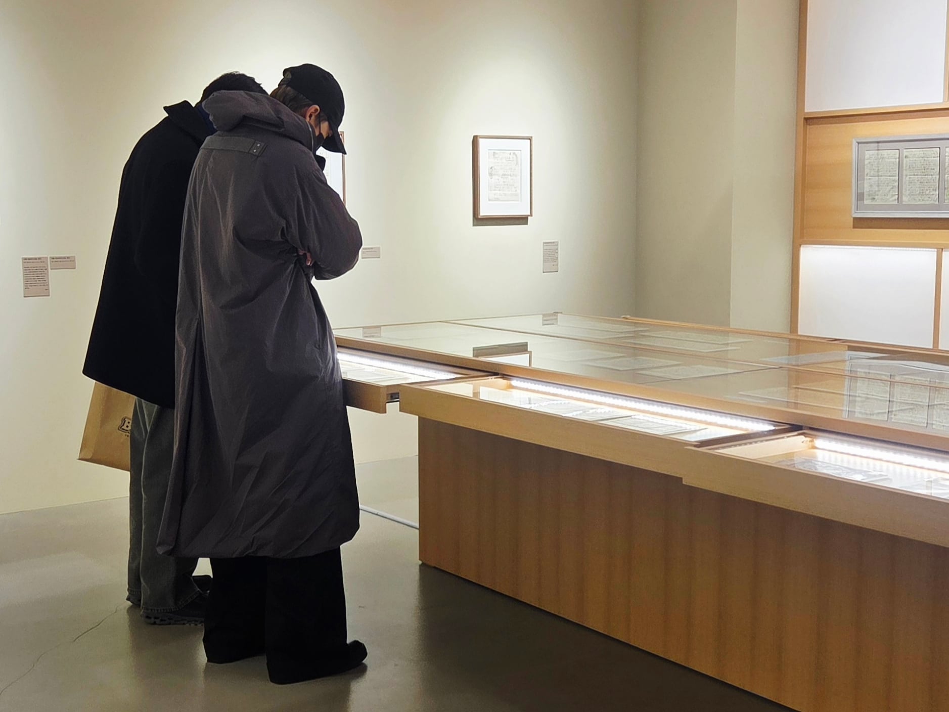BTS leader RM visits Lee Jung-seop exhibition in Gwanghwamun