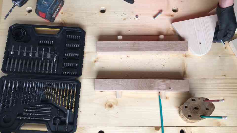 How to make a paper towel roll holder