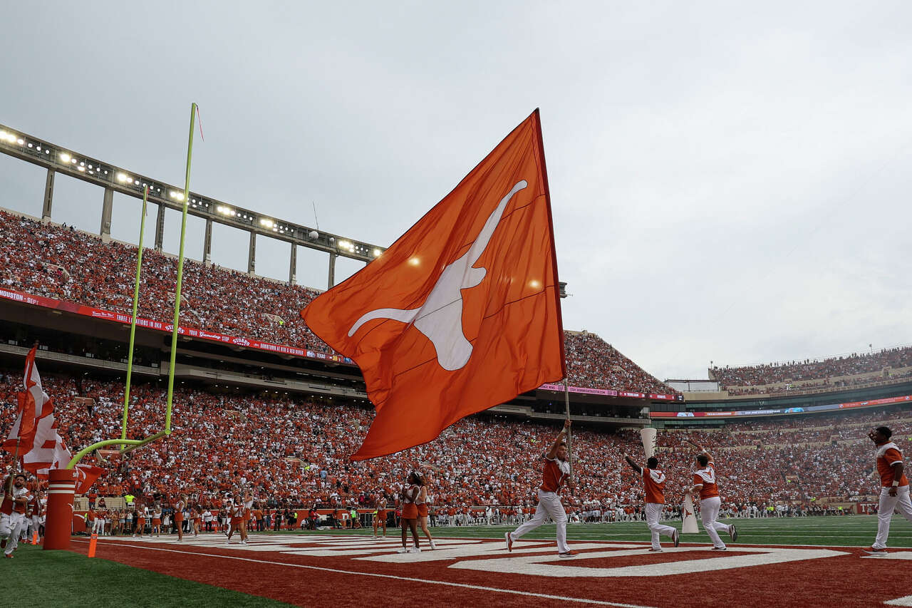 Before Earl Campbell, there was Chris Gilbert: Texas icon dies at 79