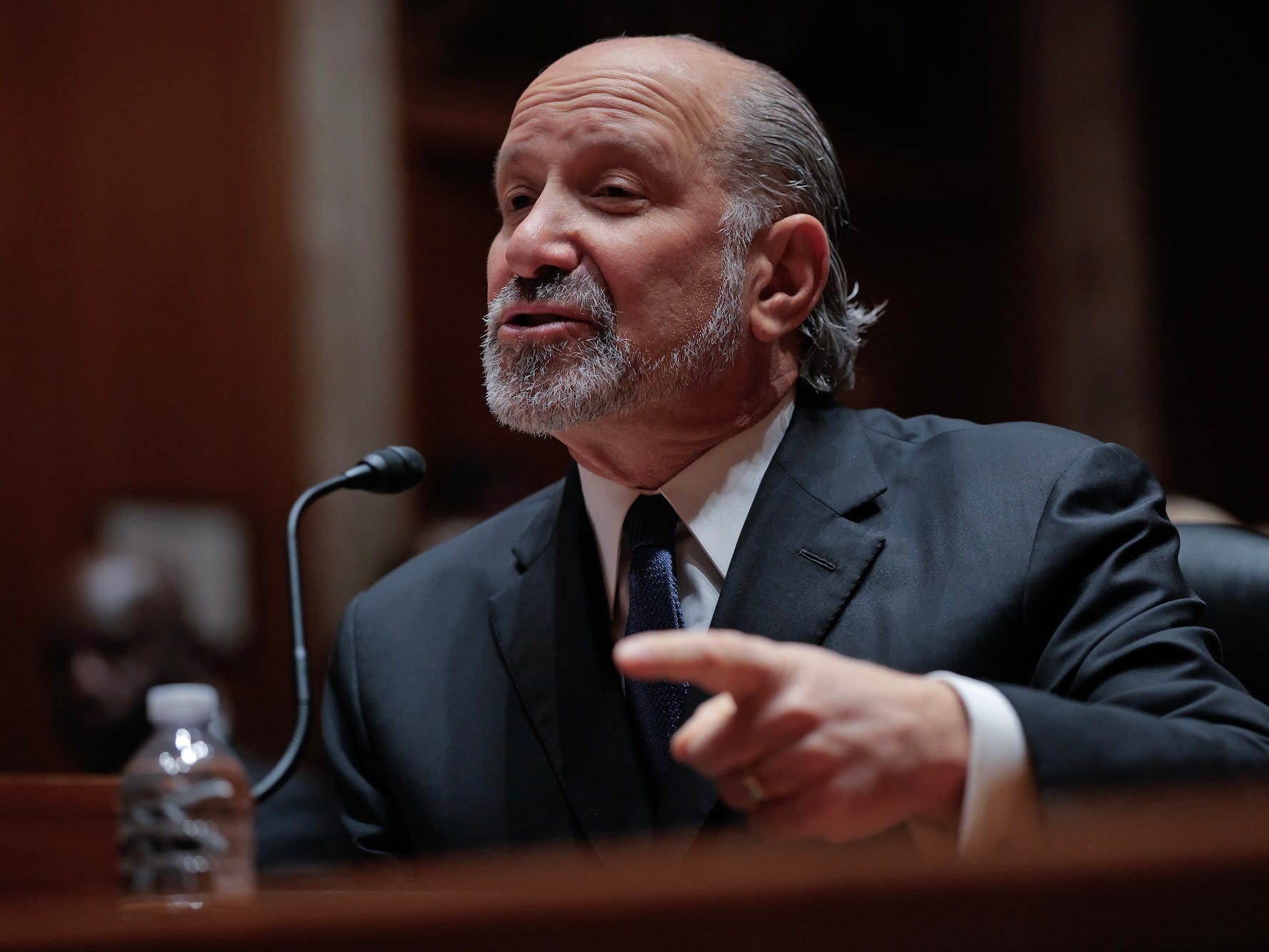 Howard Lutnick says he had lunch with his family on Epstein's island in ...