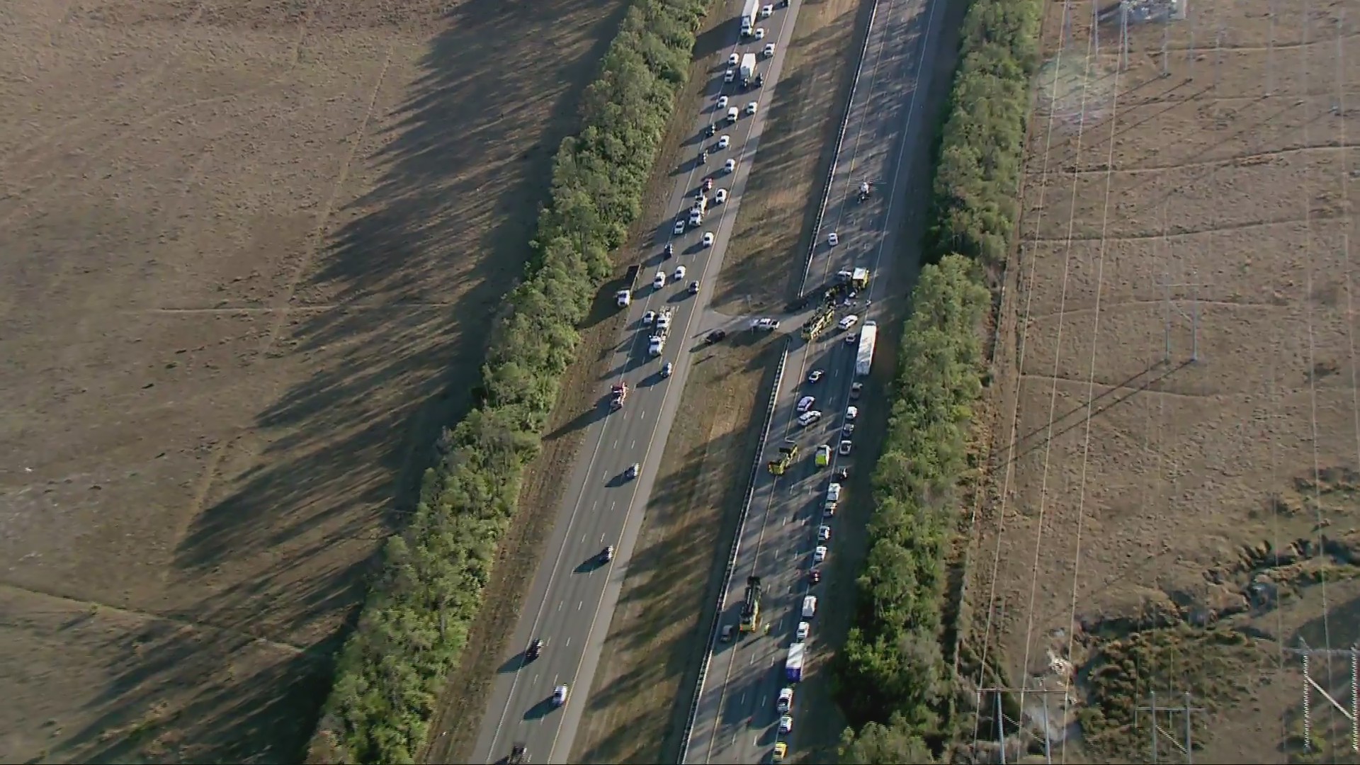 Major crash shuts down I-75 near Hillsborough-Manatee County line