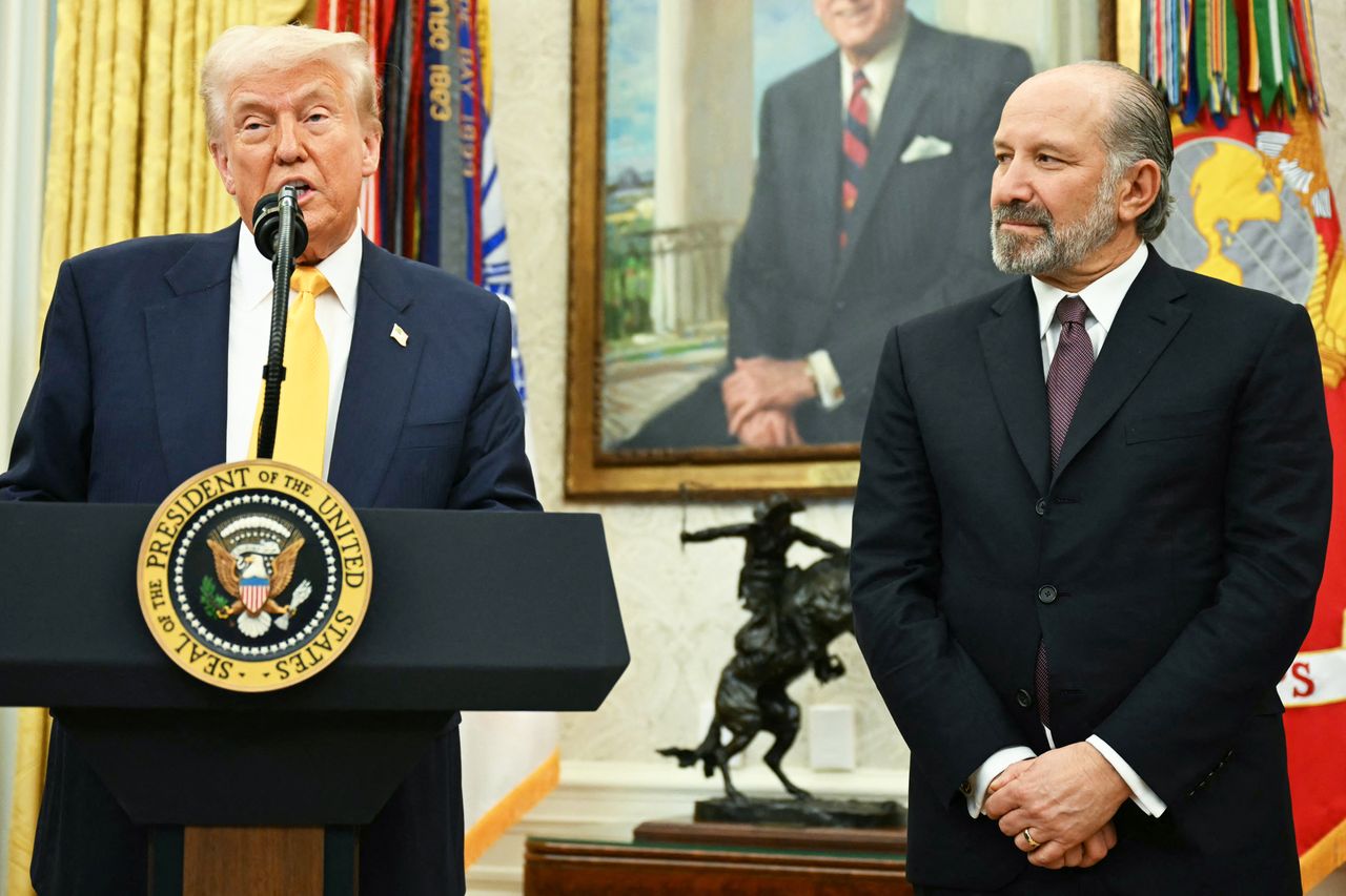 Trump cabinet member Howard Lutnick admits to visiting Epstein's island ...
