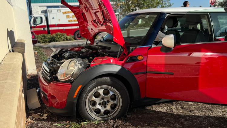 Car crashes into Walgreens in Spring Hill