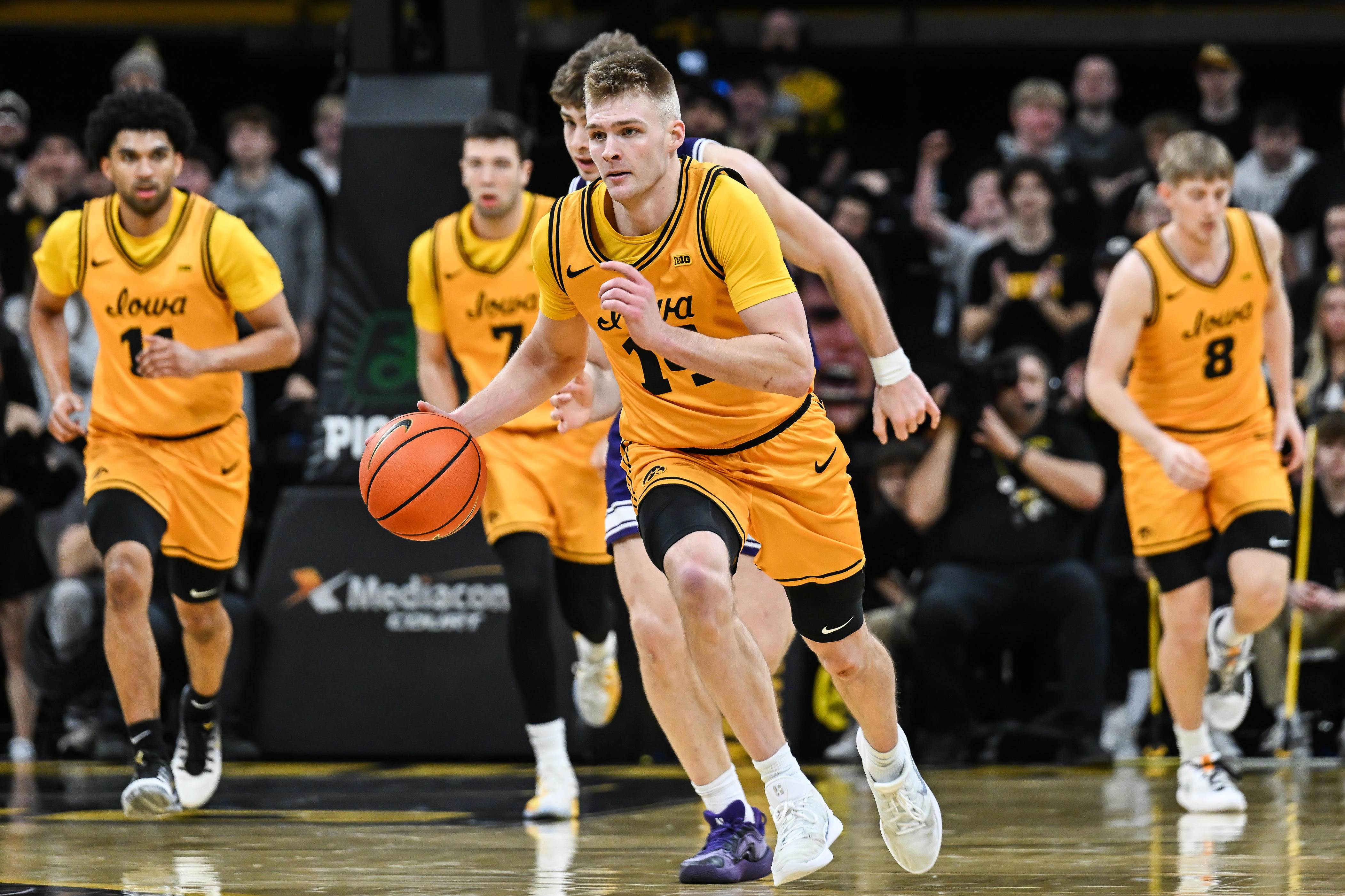 Iowa basketball's Bennett Stirtz named national player of the week