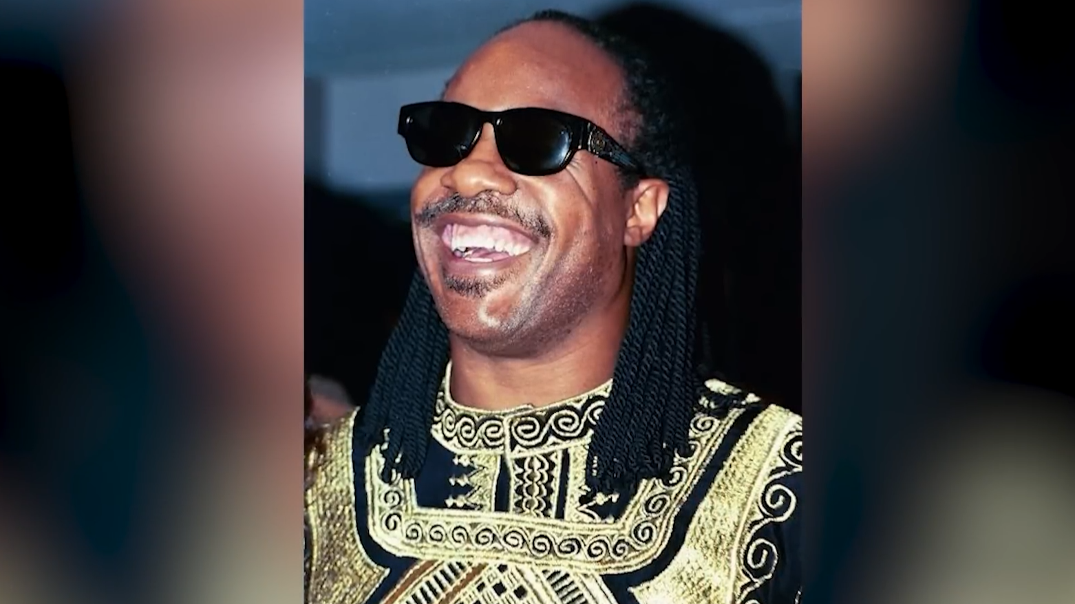 Stevie Wonder catches a falling mic and the internet goes wild