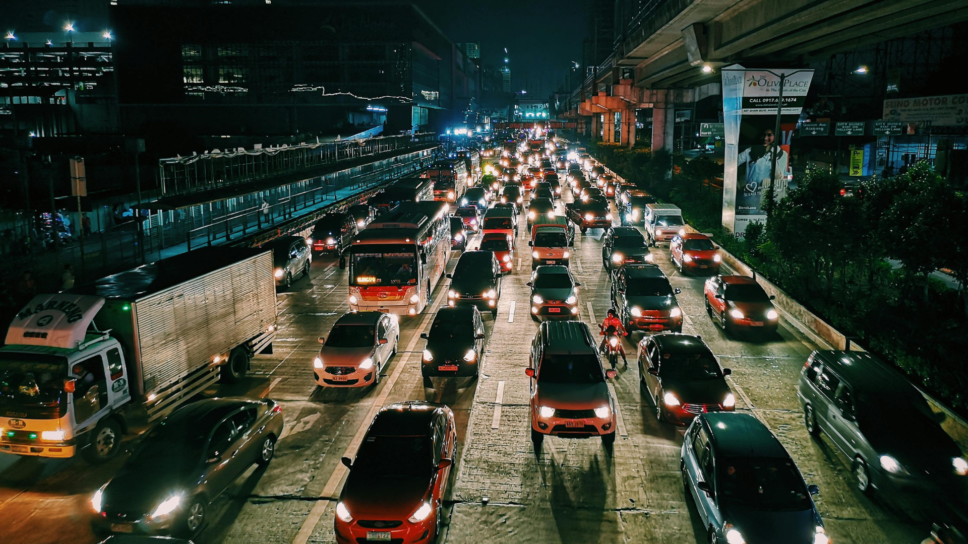10 American cities with brutal traffic & 10 that aren't too bad