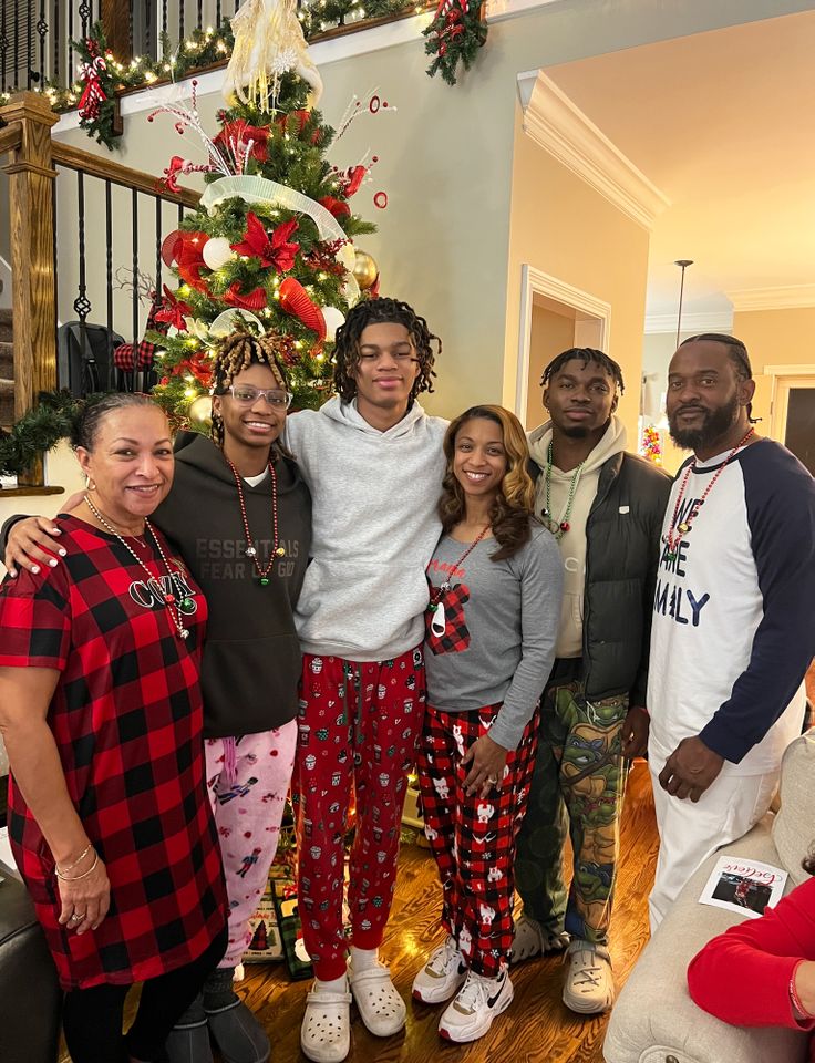 Mom surprises her kids as she reveals she's expecting another baby, 17 ...