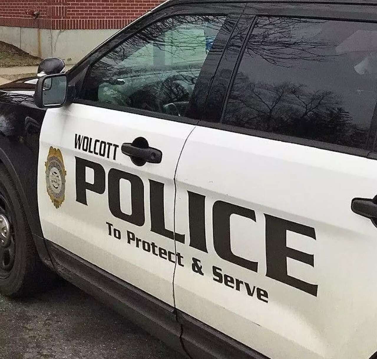 Wolcott police seek suspect in robbery of Wolcott Road liquor store