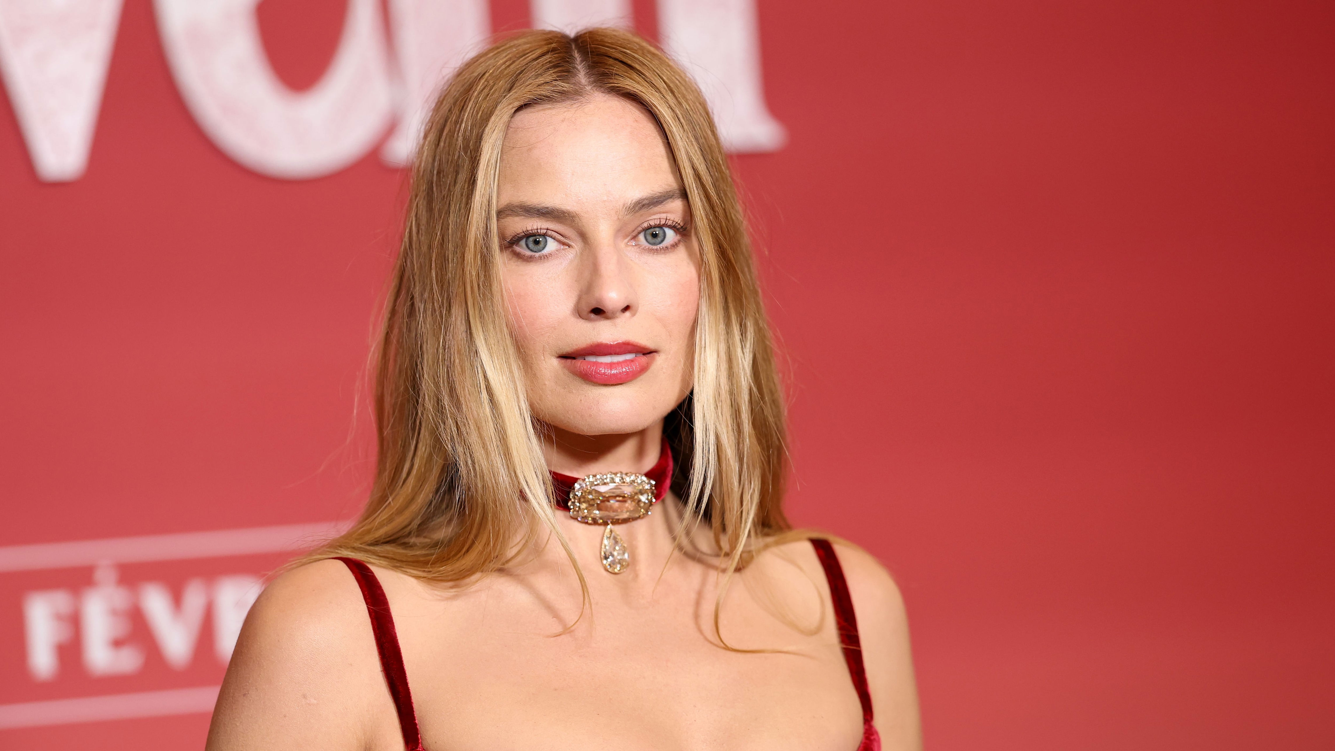 Margot Robbie reveals male actor gave her a book telling her to 'eat less'