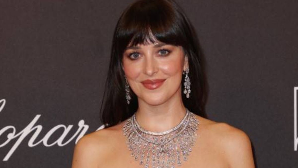 The Dakota Johnson method: Is cutting bangs at home actually advisable?